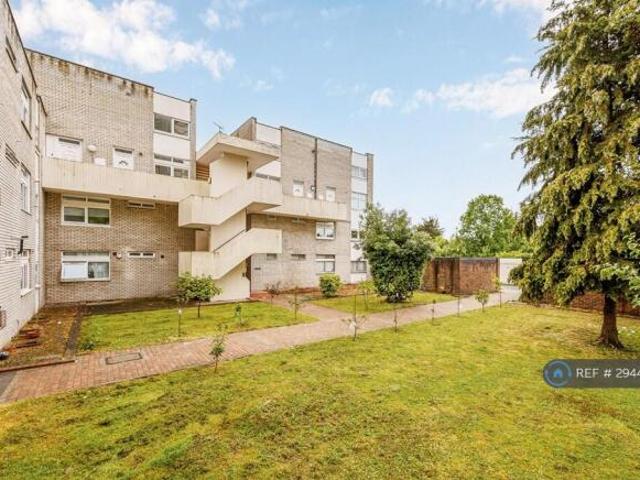 3 bedroom flat for rent in Bloomsbury Close, London, W5