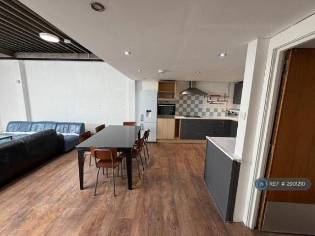 3 bedroom flat for rent in Blackhorse Road, London, E17