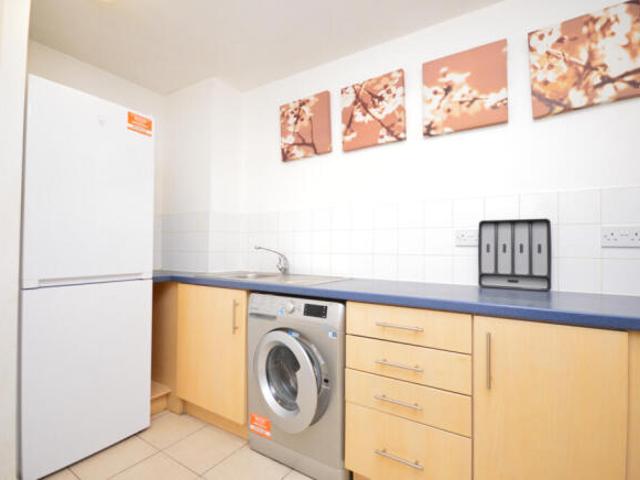 3 bedroom flat for rent in Blackwall Way, Canary Wharf, E14 9QU, E14