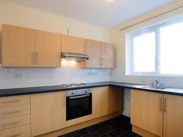3 bedroom flat for rent in Blackwater GU17
