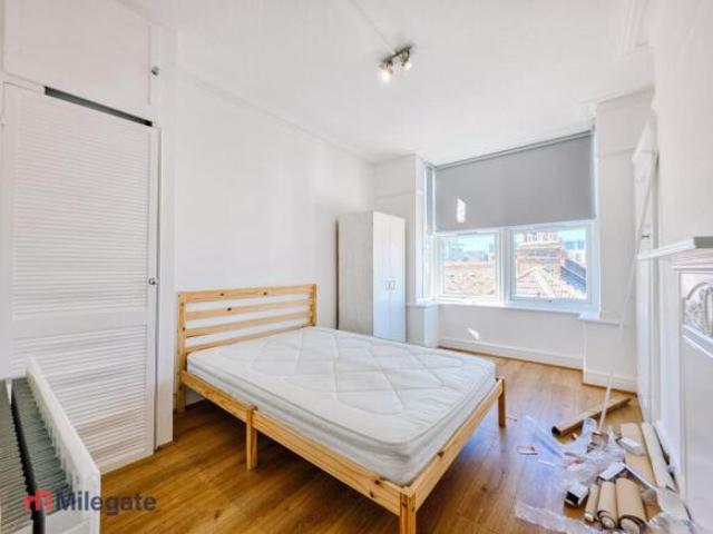 3 bedroom flat for rent in Blenheim Mansions, Brixton Hill, London, SW2