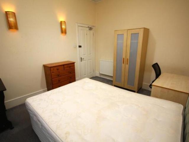 3 bedroom flat for rent in Brougham Street, Tollcross, Edinburgh, EH3