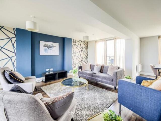 3 bedroom flat for rent in Broad Street, Birmingham, West Midlands, B15