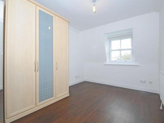 3 bedroom flat for rent in Brockham Street, Borough, London, SE1