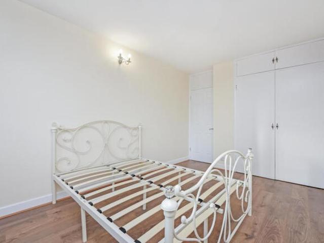 3 bedroom flat for rent in Brodie House, London, SE1