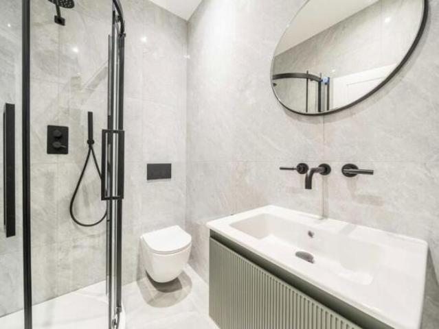 3 bedroom flat for rent in Brondesbury Road, Queens Park, NW6
