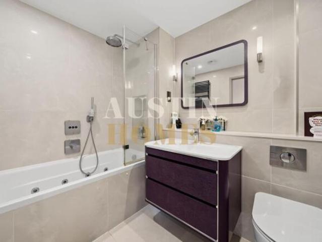 3 bedroom flat for rent in Brook Mews North, London, W2