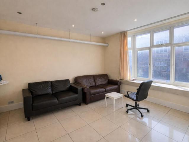 3 bedroom flat for rent in Braunstone Gate, Leicester, LE3