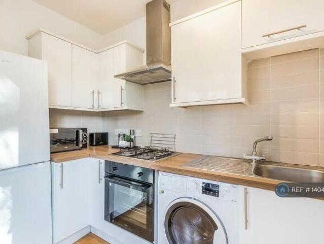 3 bedroom flat for rent in Brailsford Road, London, SW2