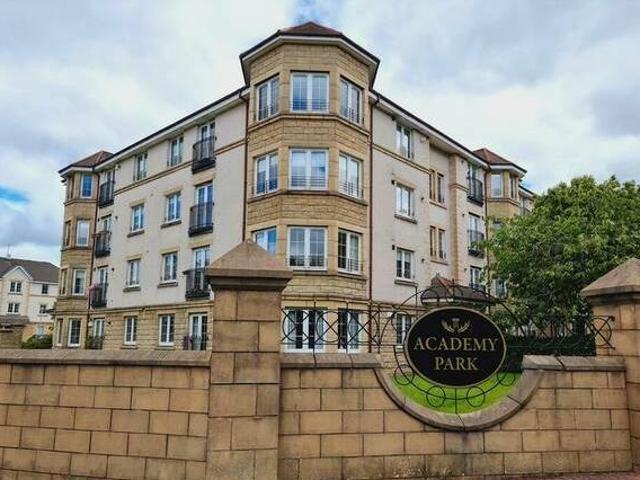3 bedroom flat for rent in Branklyn Court Anniesland G13