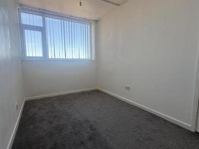 3 bedroom flat for rent in Branstree Drive, Coventry, CV6