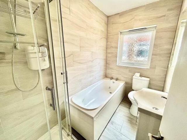3 bedroom flat for rent in Brettenham Road, Walthamstow E17