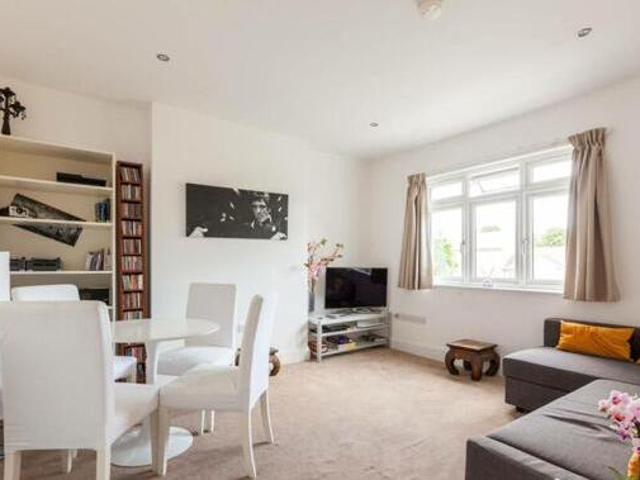 3 Bedroom Flat For Rent In Brixton, London