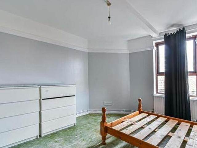 3 Bedroom Flat For Rent In Brixton, London
