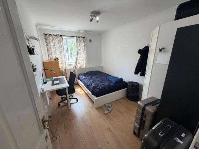 3 bedroom flat for rent in Briant House Hercules Road, SE1
