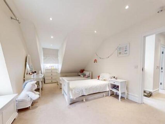 3 Bedroom Flat For Rent In Brighton