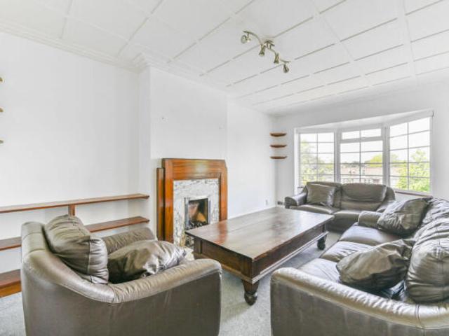 3 bedroom flat for rent in Brighton Road, Sutton, SM2
