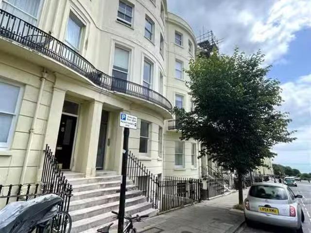 3 bedroom flat for rent in Brunswick Place, Hove, BN3