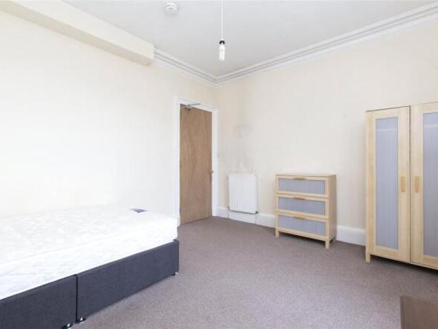 3 bedroom flat for rent in Bruntsfield Place, Edinburgh, EH10