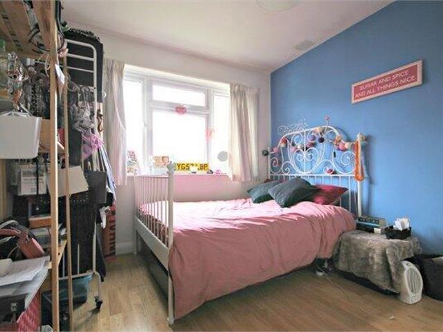 3 bedroom flat for rent in Bryan Avenue, Willesden Green, NW10