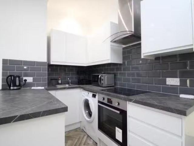 3 bedroom flat for rent in Buckingham Place, BRIGHTON, BN1