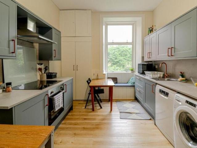 3 bedroom flat for rent in Buckingham Street, G12