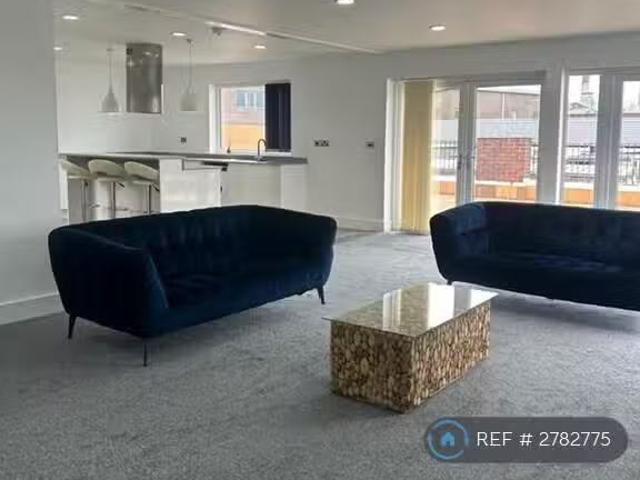 3 bedroom flat for rent in Bull Street, Lancashire, BB11