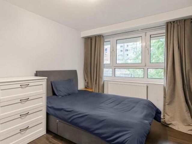 3 bedroom flat for rent in Bullen Street, London, SW11