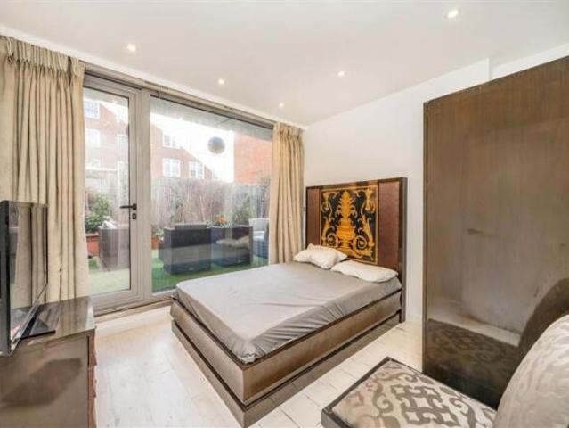 3 bedroom flat for rent in Burwood Place, Hyde Park, W2