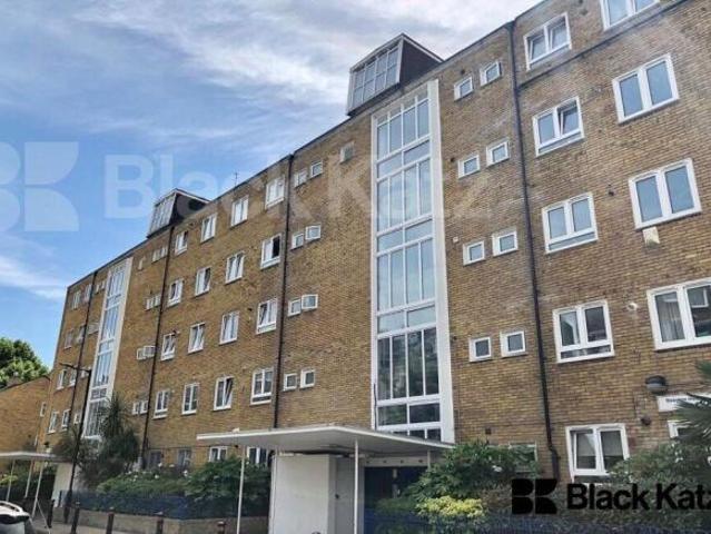 3 bedroom flat for rent in Burbage Close, Borough/London Bridge SE1
