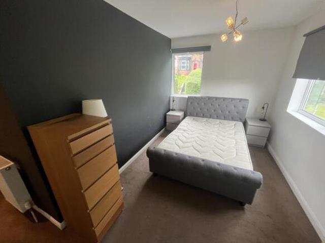 3 bedroom flat for rent in Burley Road, Burley, Leeds, LS4