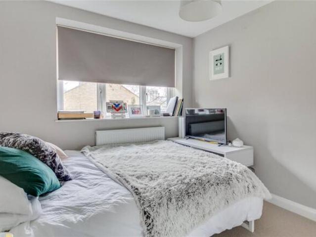 3 bedroom flat for rent in Buttermere Drive, East Putney, SW15