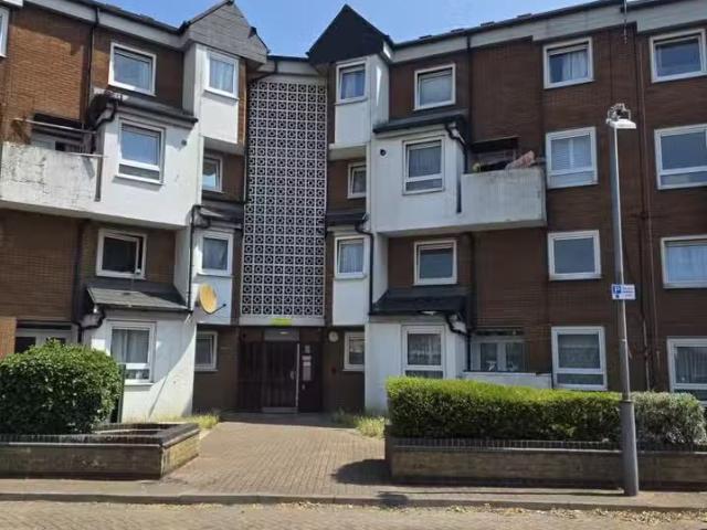 3 bedroom flat for rent in Buttsbury Road, Ilford, Redbridge.