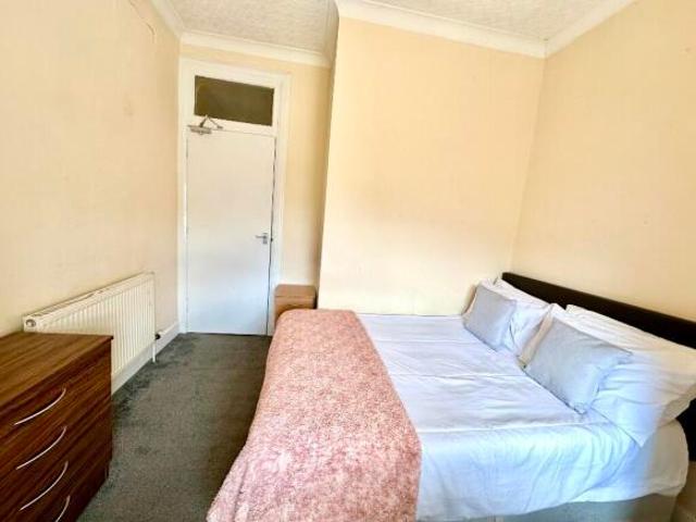 3 bedroom flat for rent in Byres Road, Partick, Glasgow, G11
