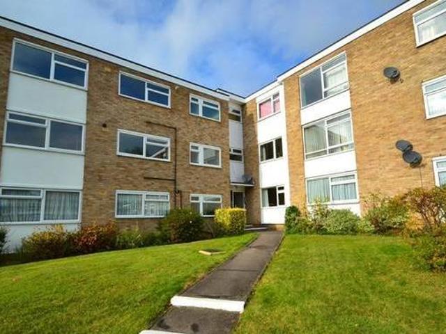 3 bedroom flat for rent in C H E L M S F O R D CM1
