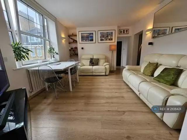 3 bedroom flat for rent in Cambridge Court, London, E2