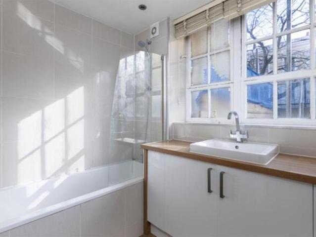 3 bedroom flat for rent in Cambridge Street, London, SW1V