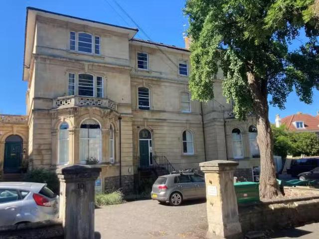 3 bedroom flat for rent in Cambridge Park Redland, BS6