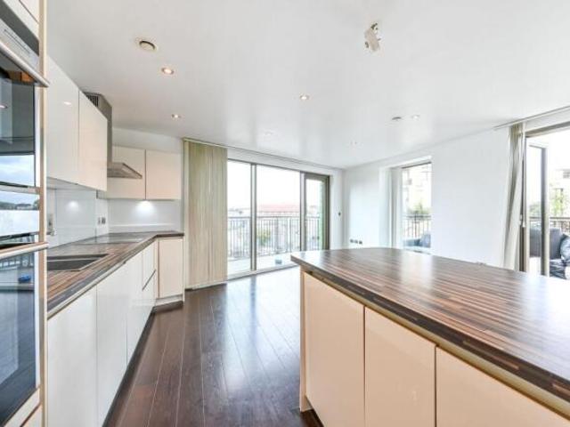 3 bedroom flat for rent in Camden Road, Camden, London, NW1