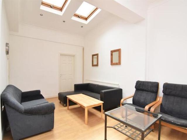 3 bedroom flat for rent in Camden Road, London, NW1