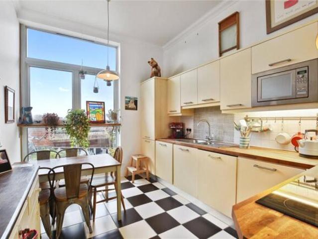3 bedroom flat for rent in Campbell Road, Bow, London, E3
