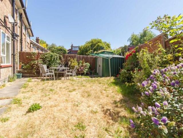 3 bedroom flat for rent in Canada Crescent, Acton, W3