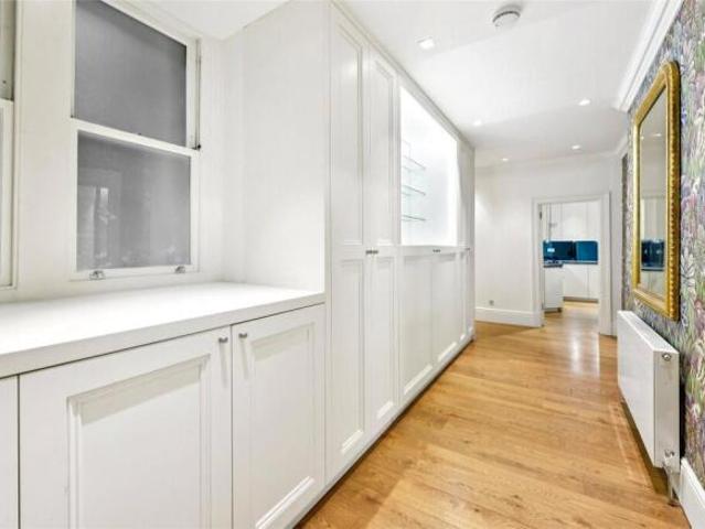 3 bedroom flat for rent in Cadogan Court, Draycott Avenue, London, SW3