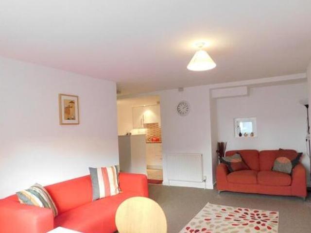 3 Bedroom Flat For Rent In Calton Road, Edinburgh