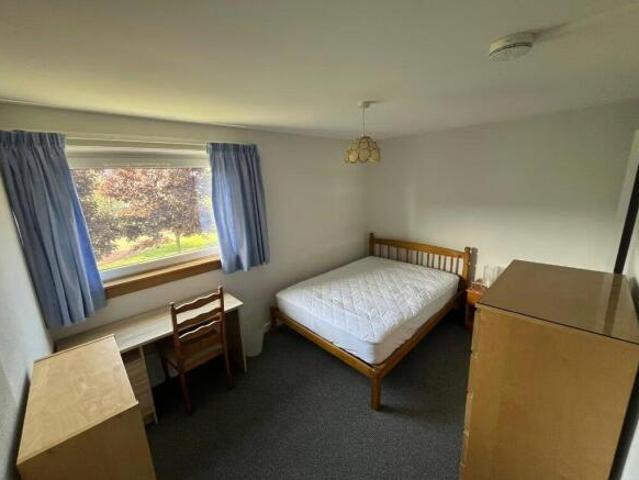3 bedroom flat for rent in Calder Place, Edinburgh, Midlothian, EH11