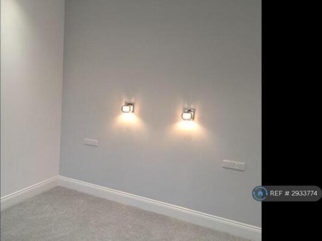 3 bedroom flat for rent in Calder Road, Harrogate, HG2