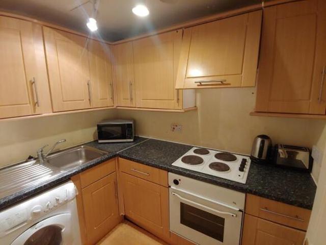 3 bedroom flat for rent in Caledonian Place, Edinburgh, EH11