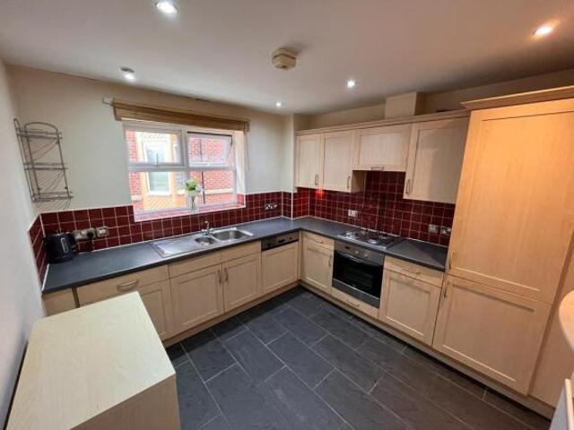 3 bedroom flat for rent in Carisbrooke Road, Far Headingley, Leeds, LS16