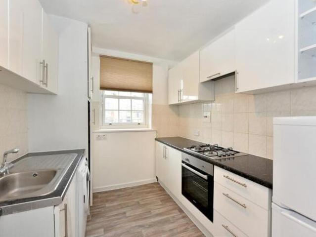 3 bedroom flat for rent in Carnwath House, Carnwath Road, Fulham, London, SW6