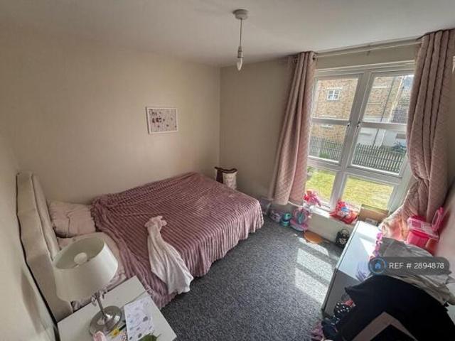 3 bedroom flat for rent in Caroline Way, Eastbourne, BN23